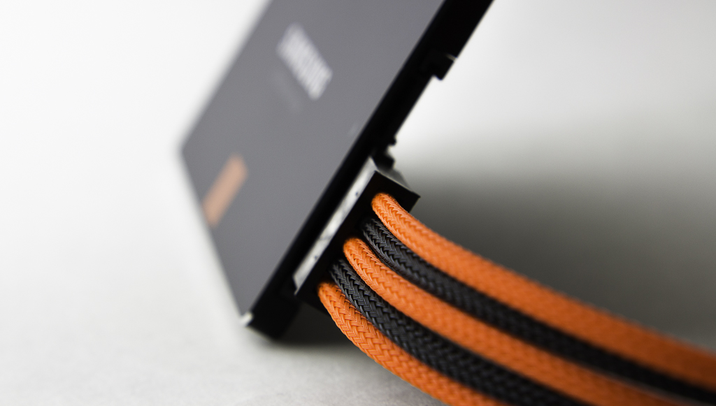 Modding • Mark Fryer - Electric Orange - Le comptoir du hardware